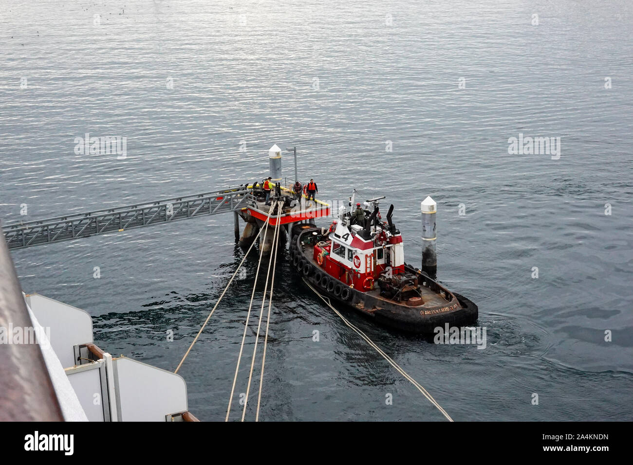Piling with rope hi-res stock photography and images - Alamy