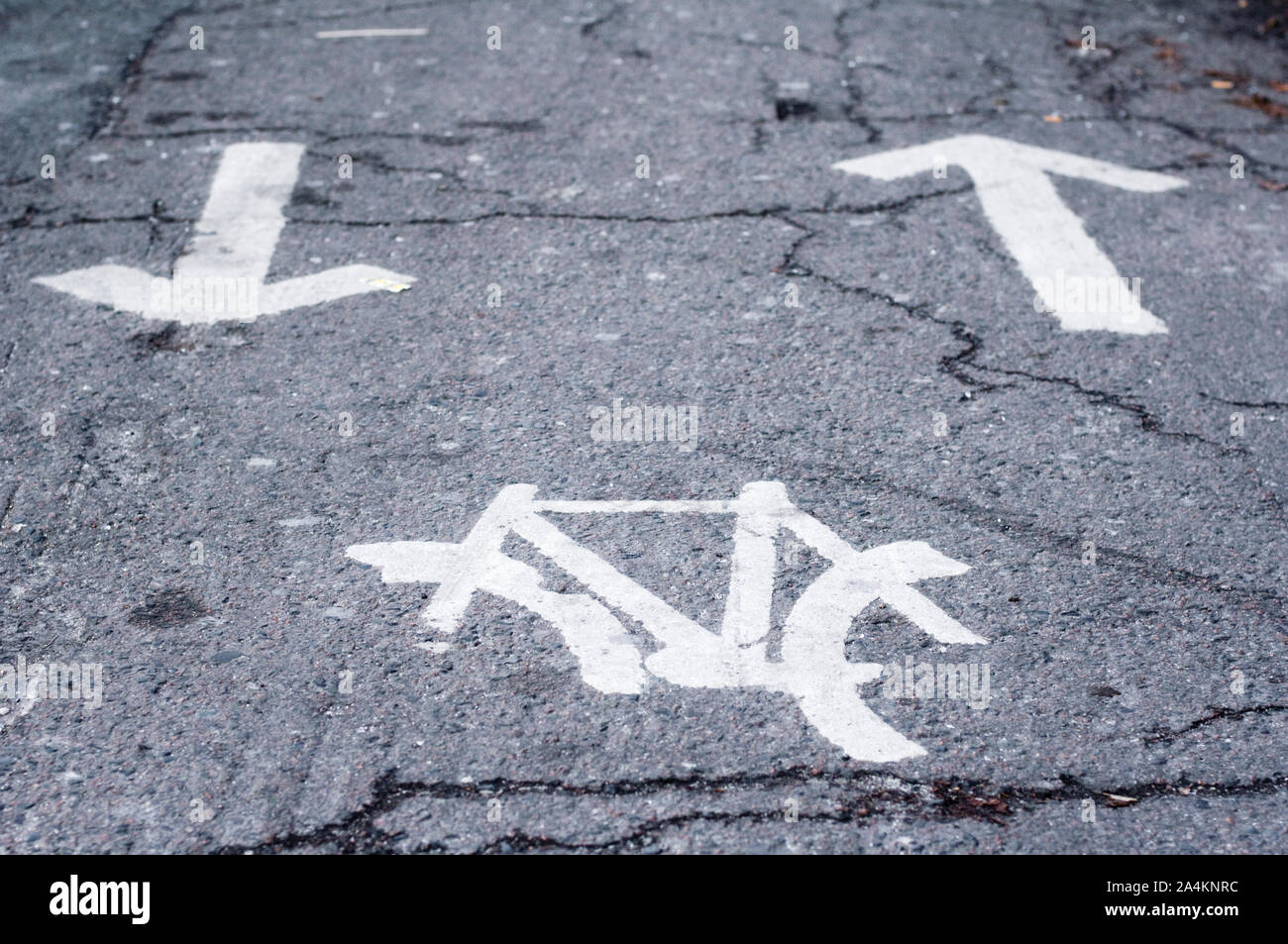 Bicycle roads sign hi-res stock photography and images - Alamy