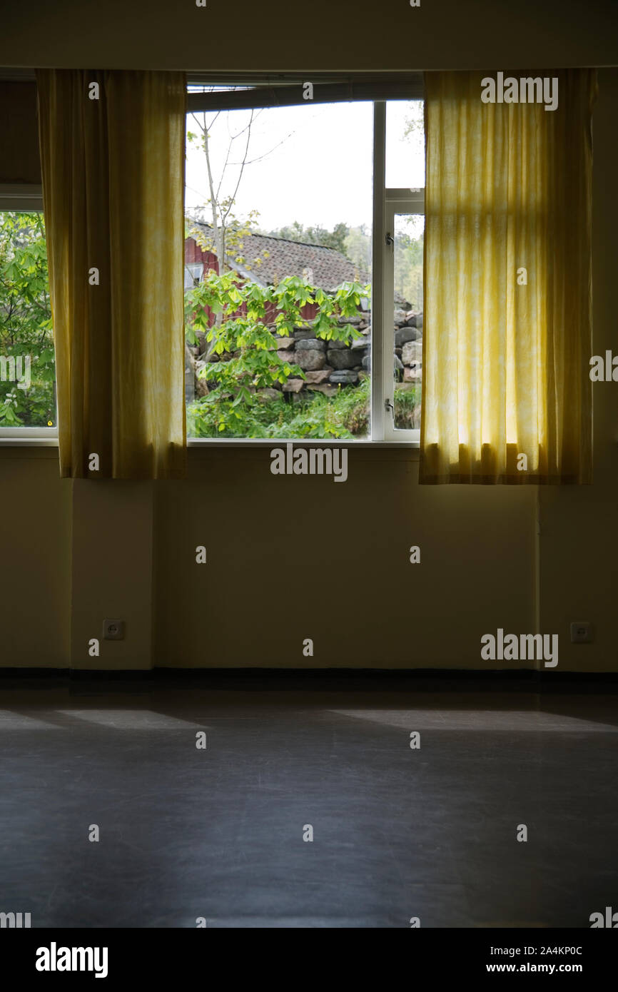 An empty room Stock Photo - Alamy