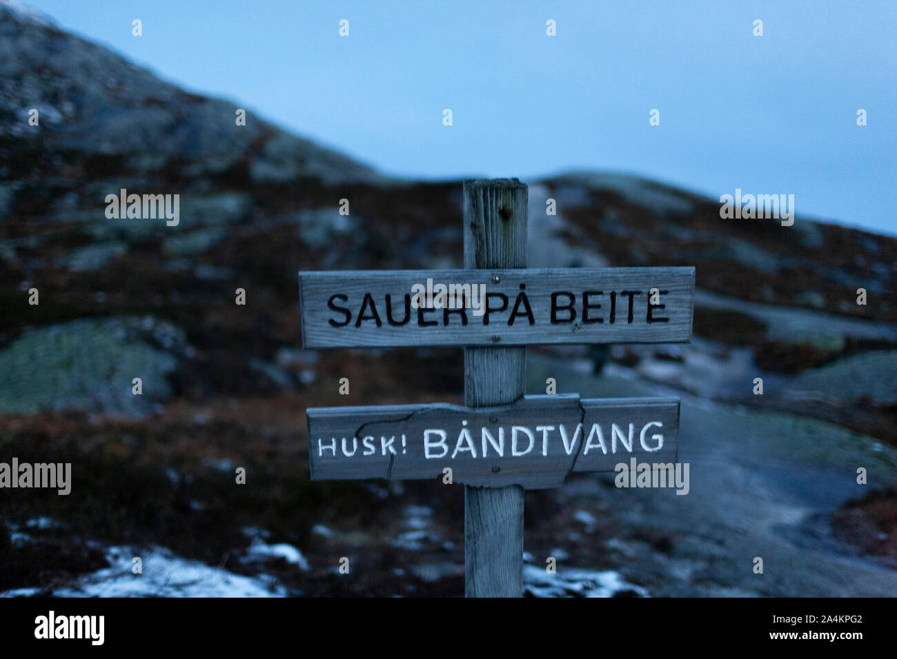 Guidance sign hi-res stock photography and images - Alamy