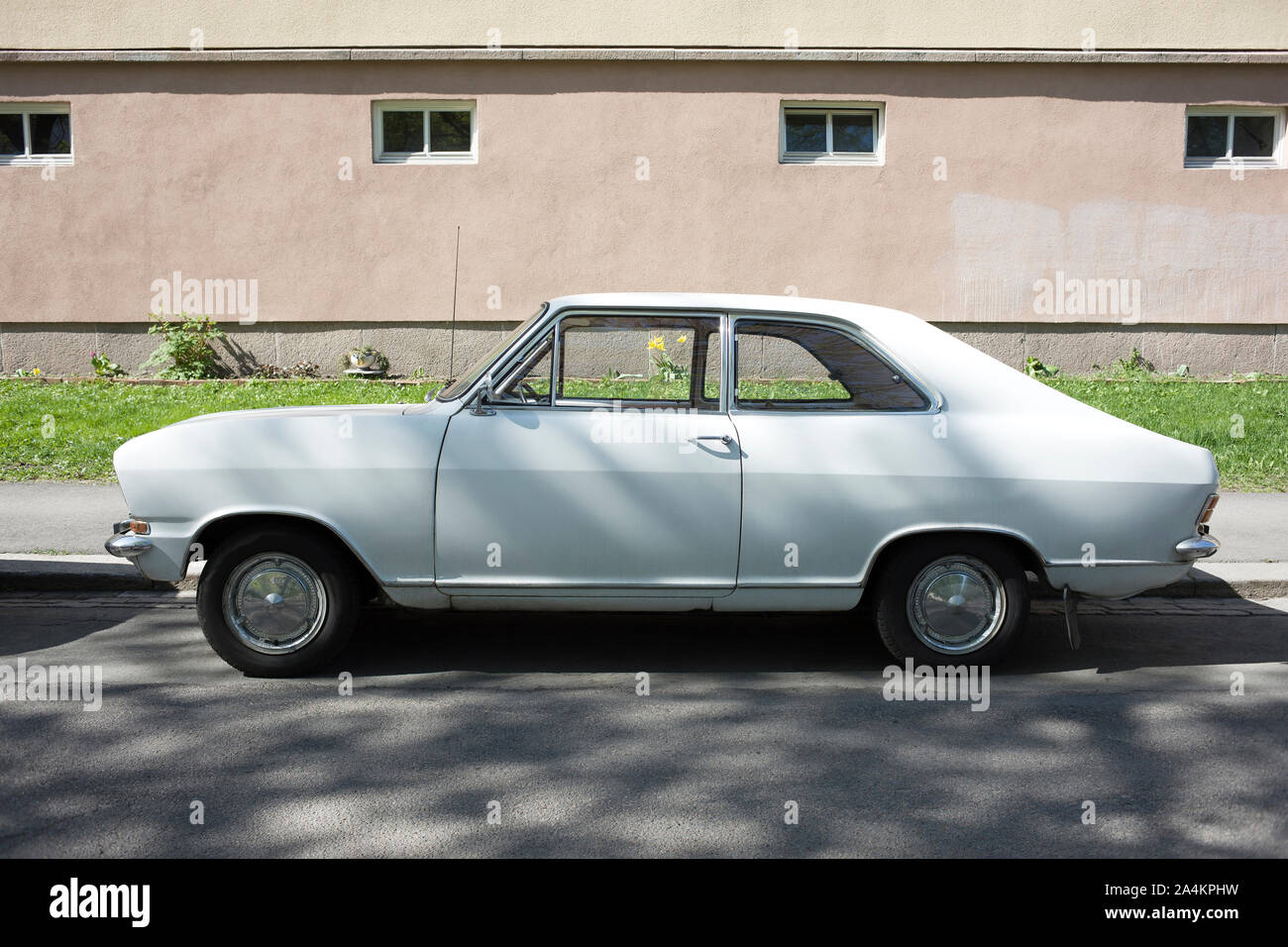 White Car In Front Of Building Stock Photo - Alamy