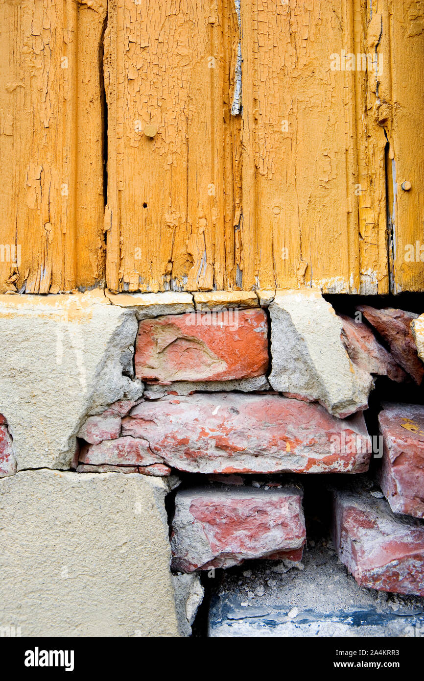 Old foundation wall - different materials - maintenance Stock Photo - Alamy
