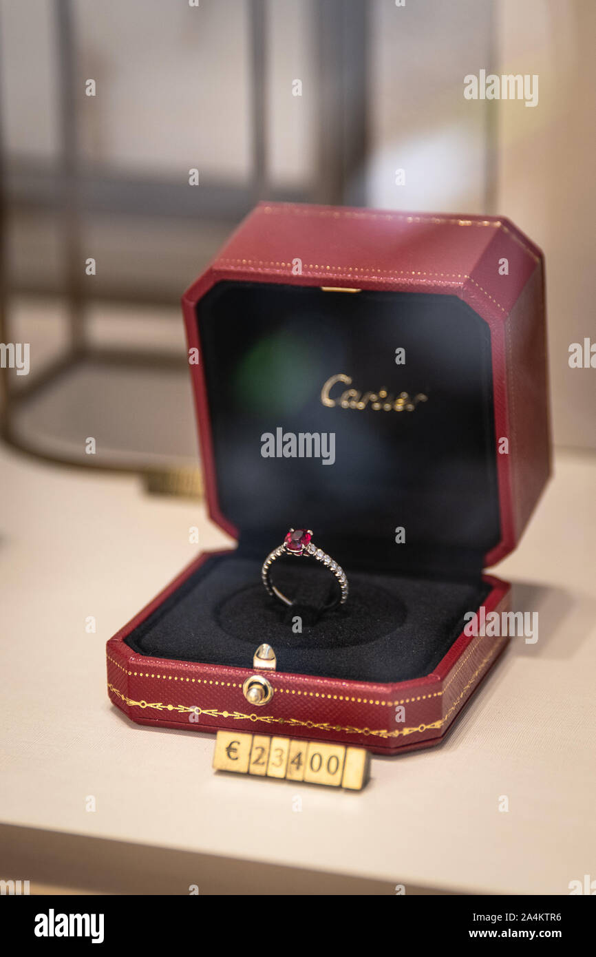 Cartier milan store hi-res stock photography and images - Alamy