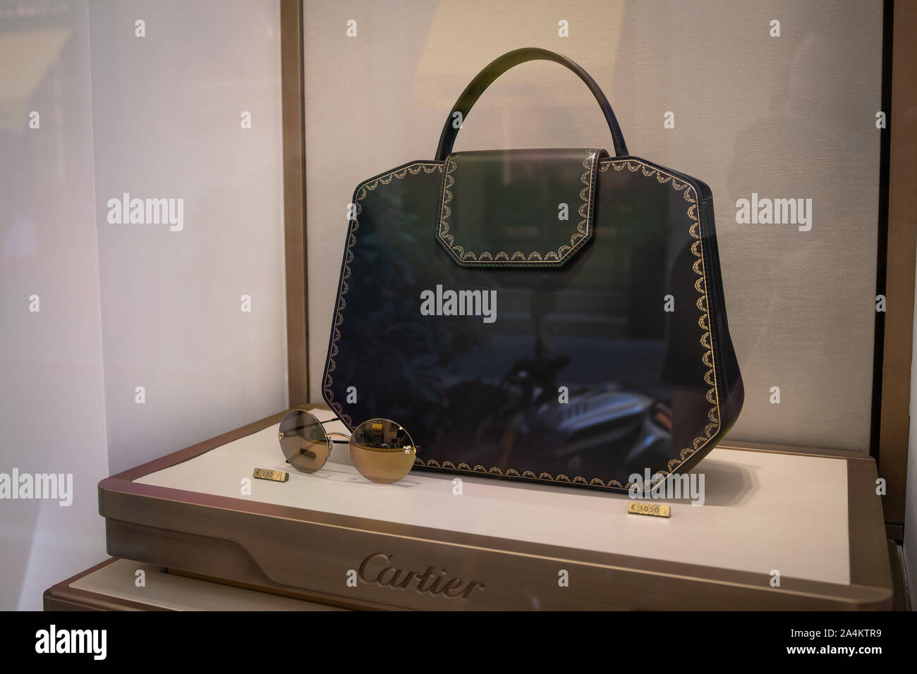 Cartier milan store hi-res stock photography and images - Alamy