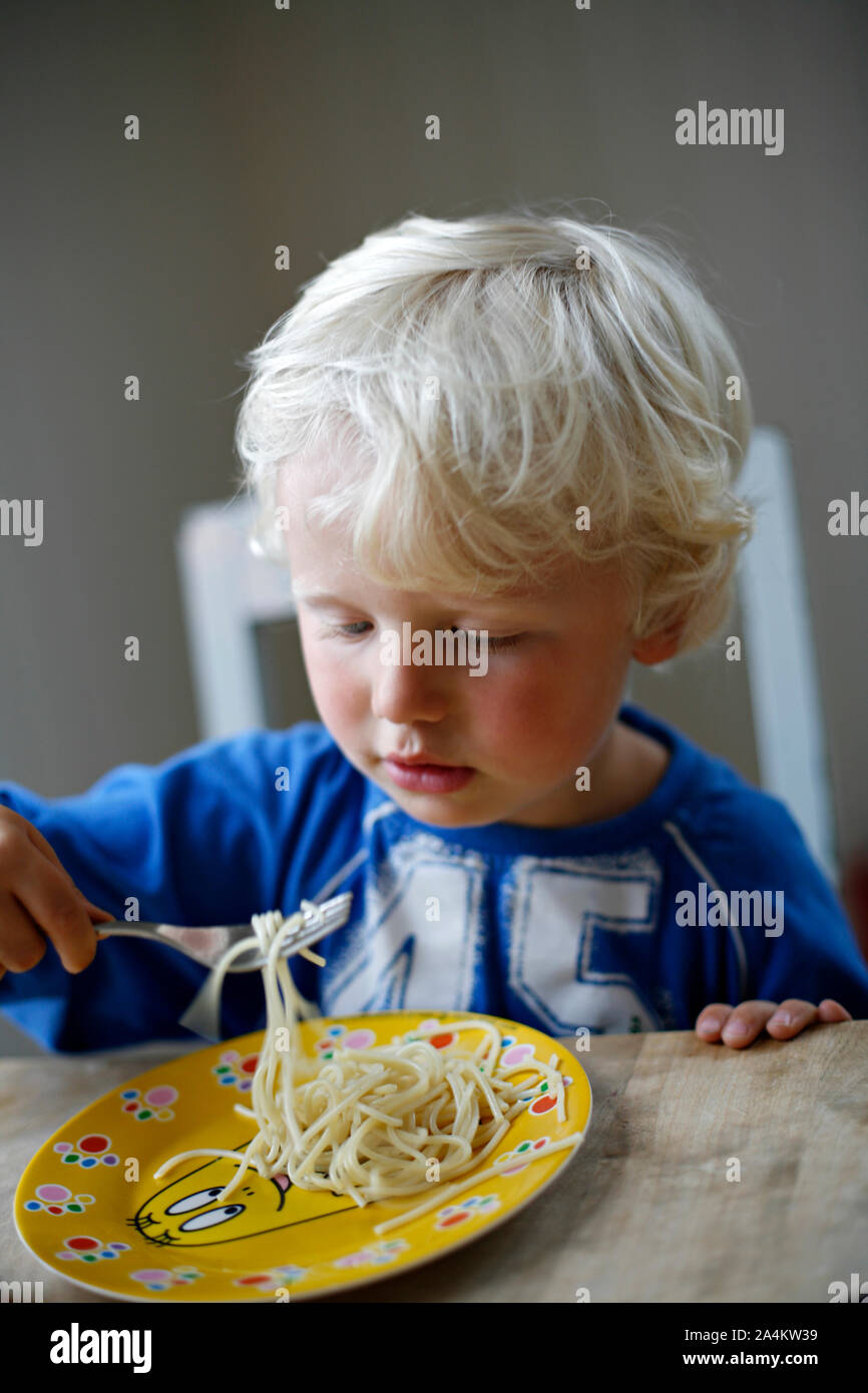 Little boy eating spaghetti Stock Photo - Alamy