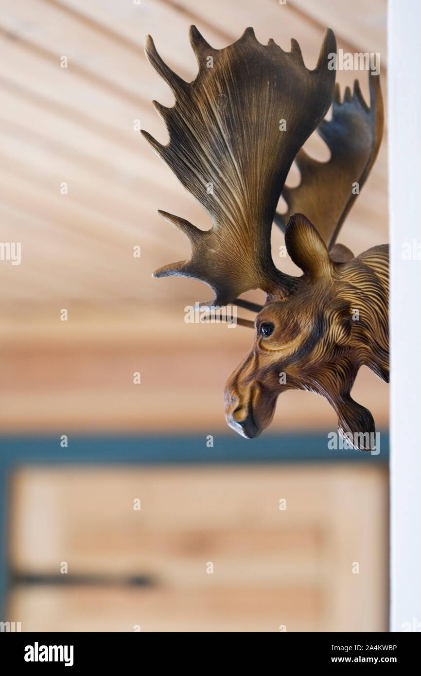 Carved wooden animals hi-res stock photography and images - Alamy