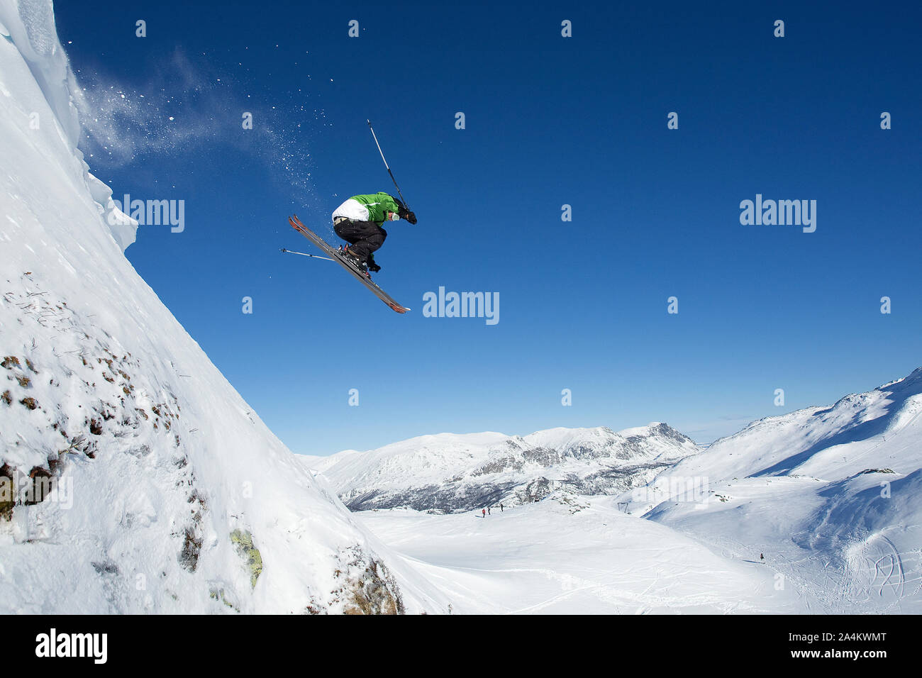 Skiing action shot hi-res stock photography and images - Alamy