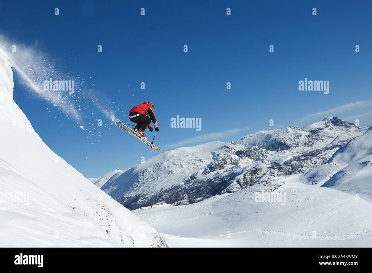 Skis snow mountains sport hi-res stock photography and images - Alamy