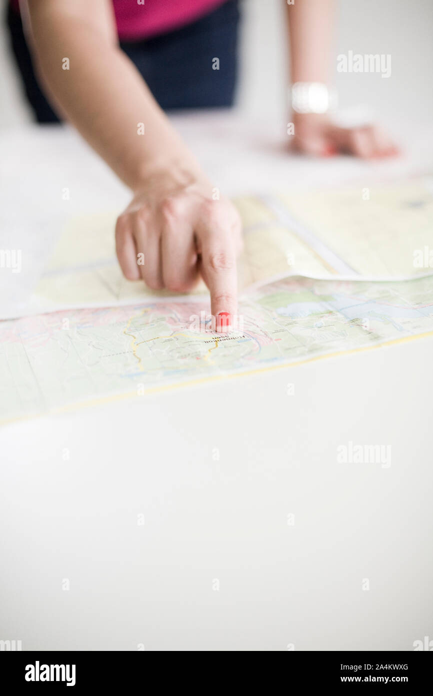 Woman pointing at map with finger. Planning Stock Photo - Alamy