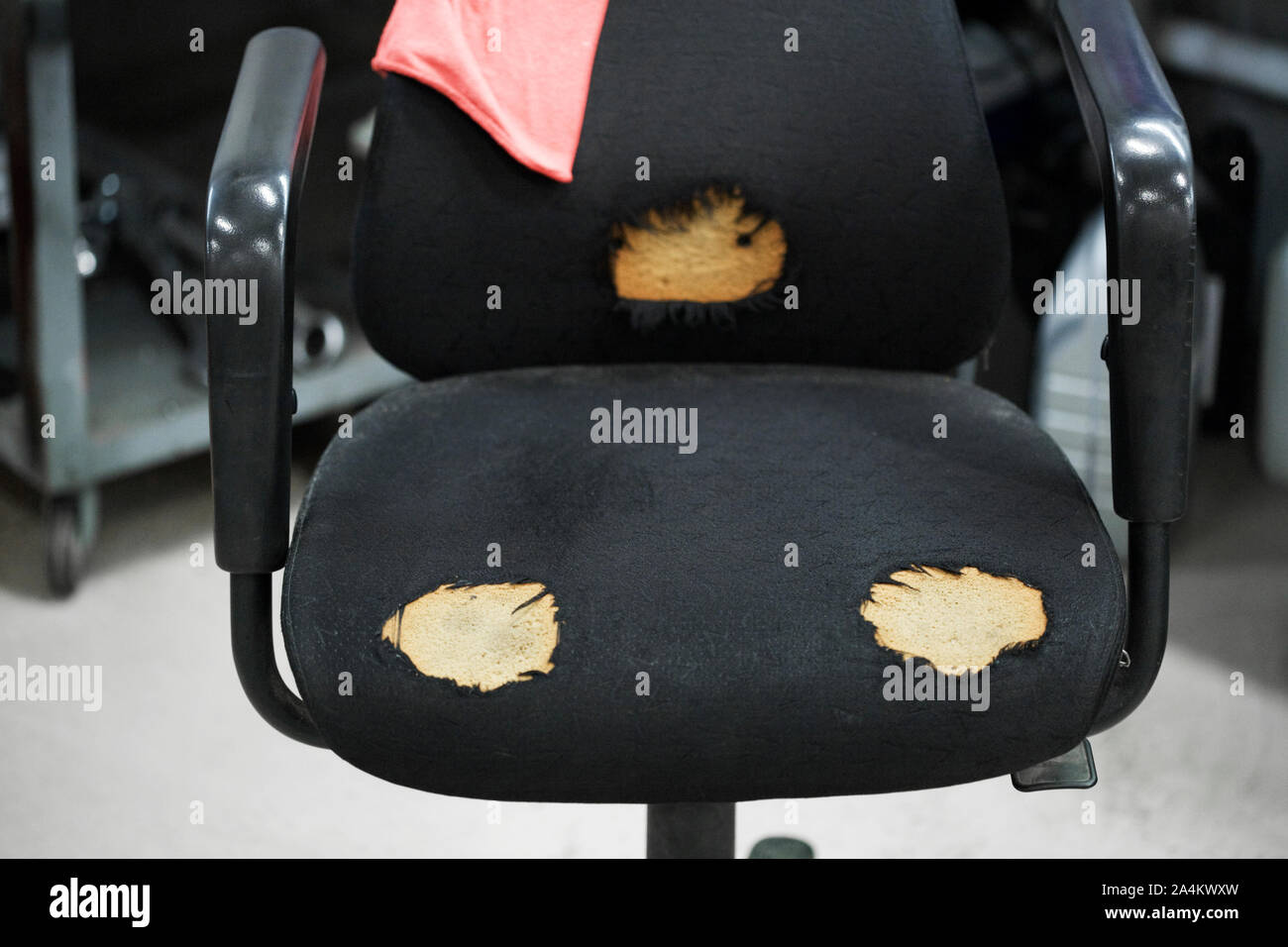 Worn out office chair Stock Photo - Alamy