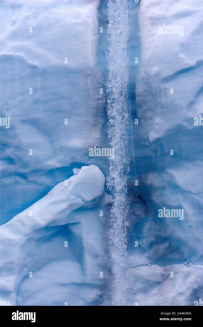 Svalbard Spitsbergen - running water - ice melting Stock Photo - Alamy