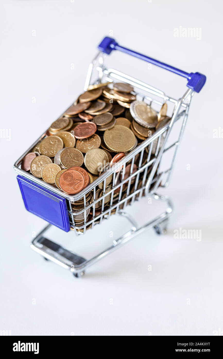 Shopping cart golden coins hi-res stock photography and images - Alamy
