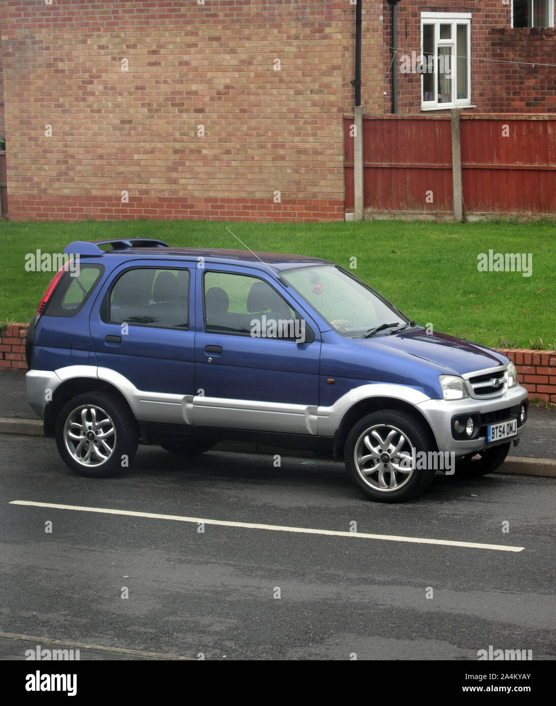 2004 Daihatsu Terios Compact SUV Car, UK Stock Photo - Alamy