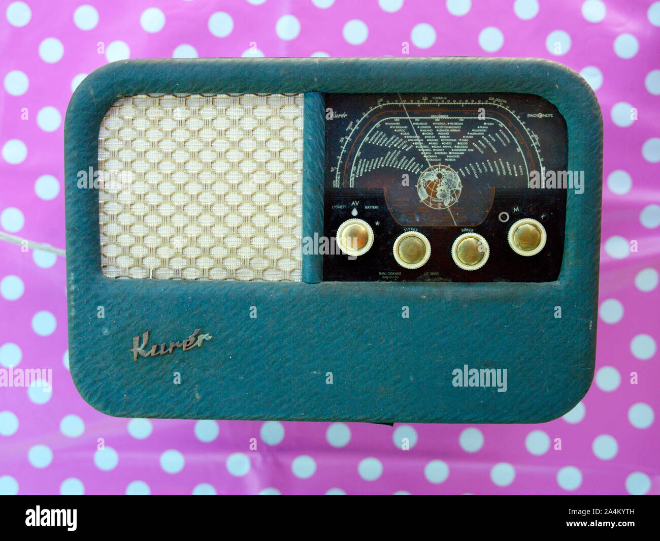 Retro radios hi-res stock photography and images - Alamy