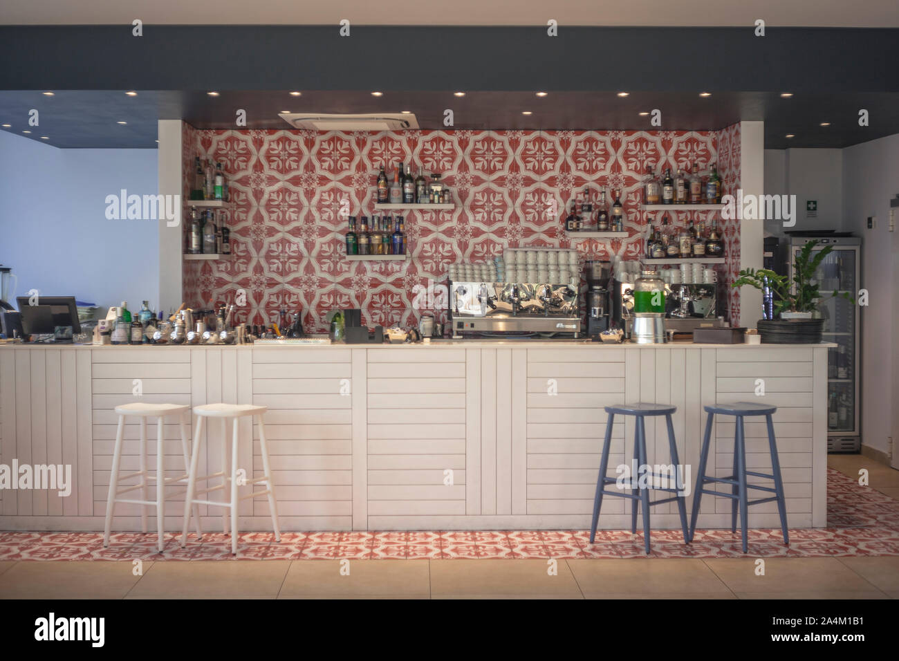 Bar counter interior Stock Photo - Alamy