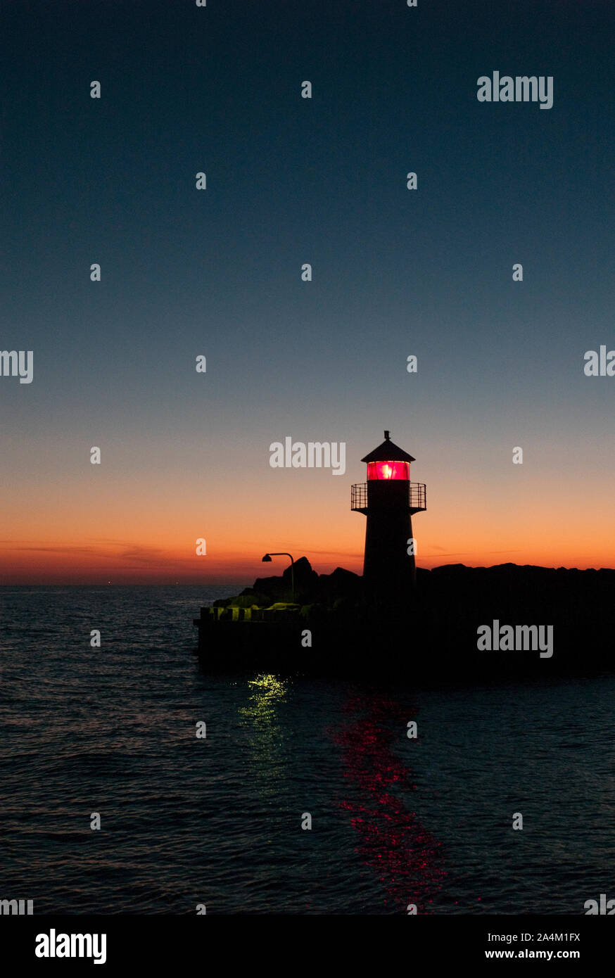 Piers and lighthouses hi-res stock photography and images - Alamy
