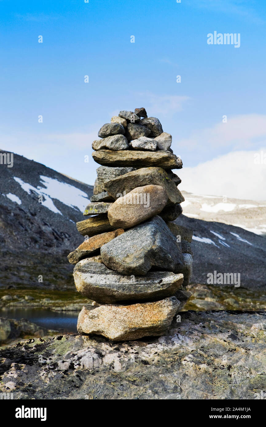 Rock pile / rock structure / monument / cairn by old Strynefjell road ...