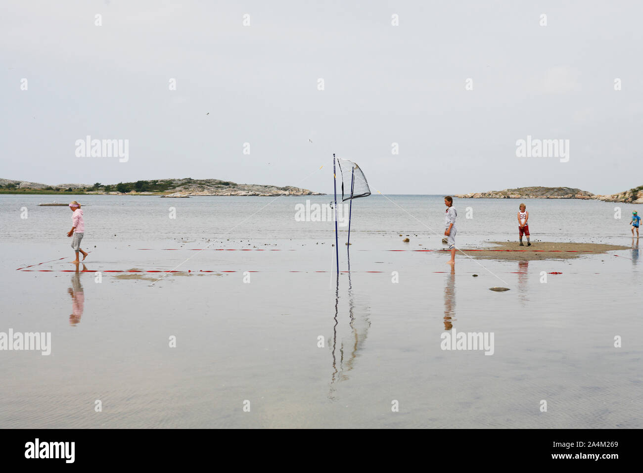 People volleyball players playing hi-res stock photography and images ...