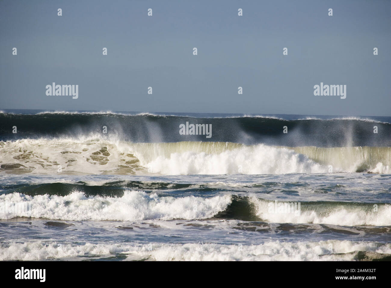 Beaches waves hi-res stock photography and images - Alamy