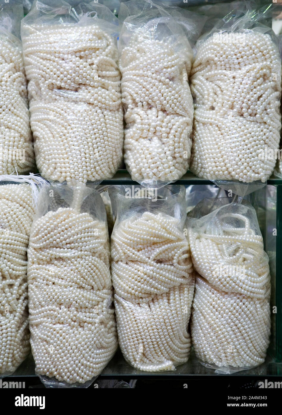 Pearl shops hi-res stock photography and images - Alamy