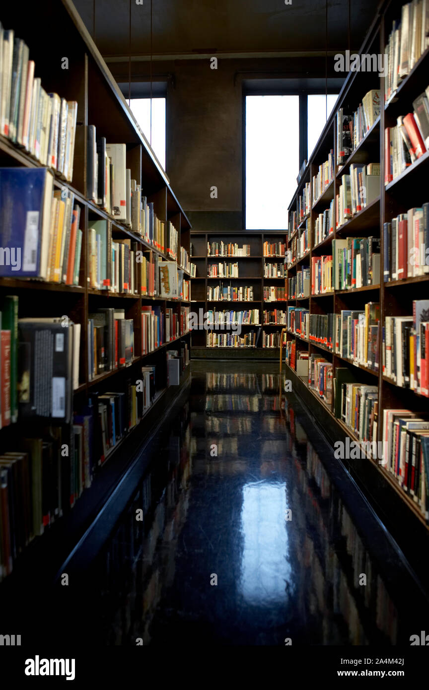 Section of bookshelves in a library Stock Photo - Alamy