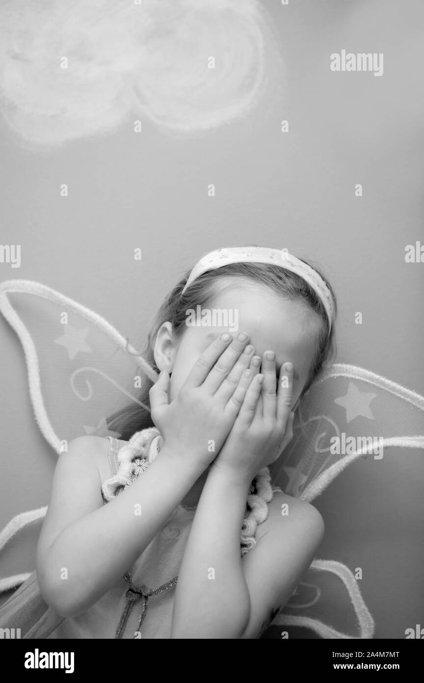 Scared - hiding - surprise Stock Photo - Alamy