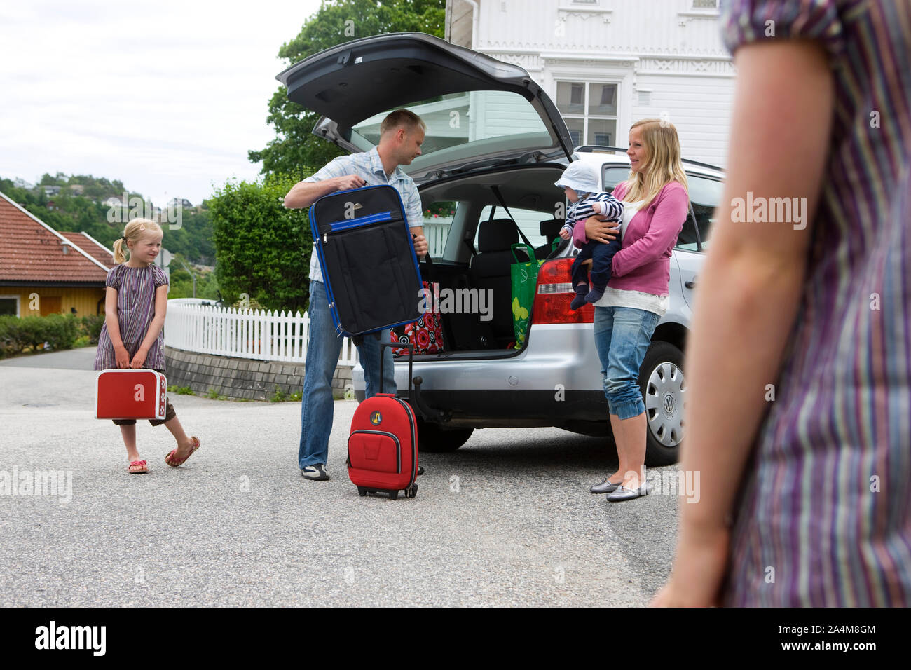 Family preparing to travel by car - packing Stock Photo - Alamy