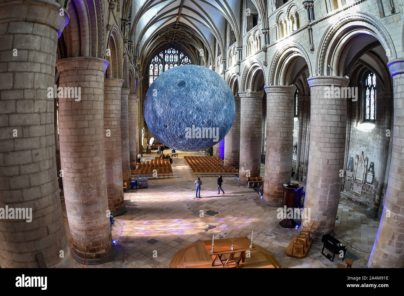 Gloucester cathedral nave hi-res stock photography and images - Alamy
