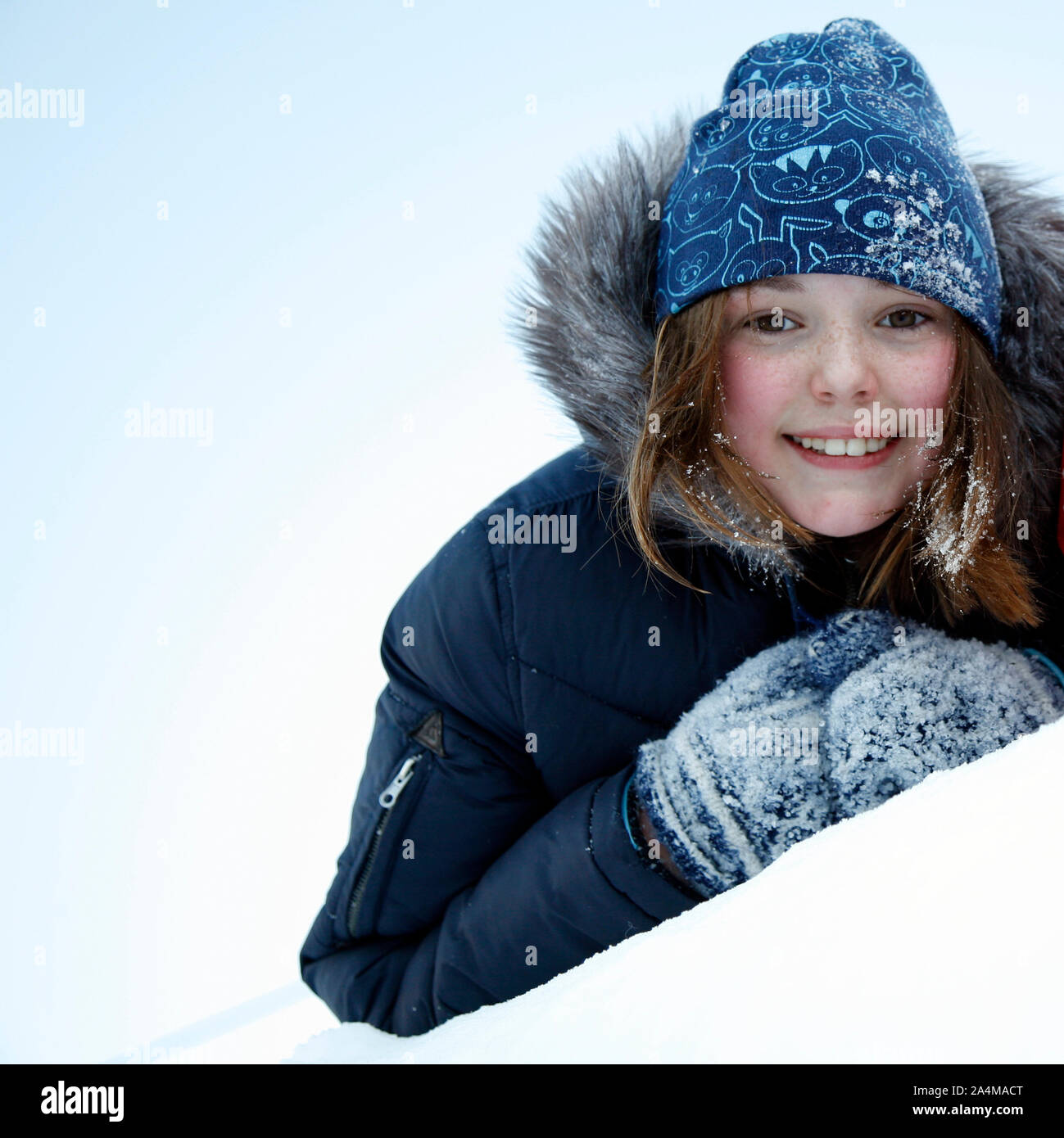 12 13 years girl brown hair hi-res stock photography and images - Alamy