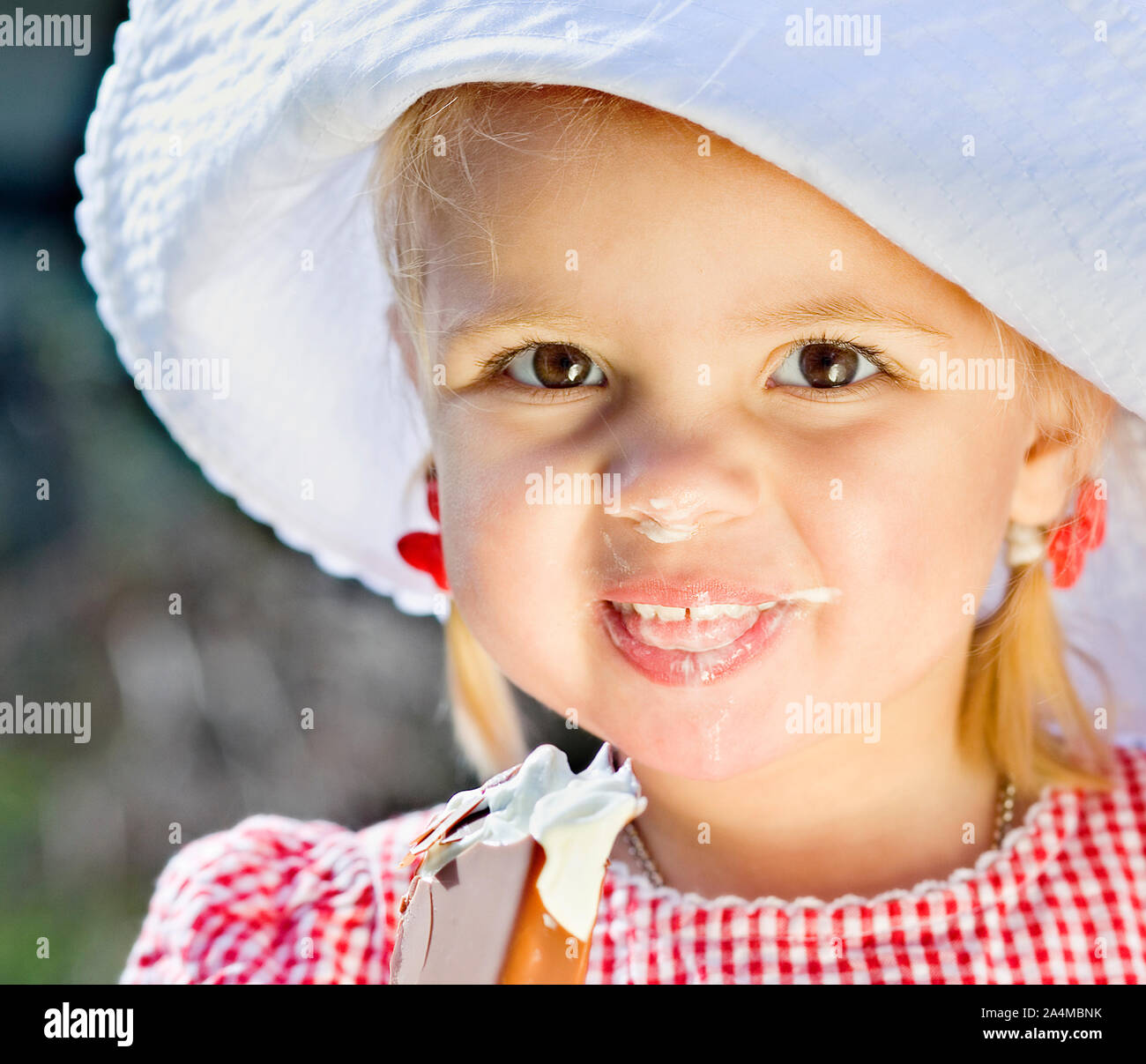 Girl with ice cream - messy Stock Photo - Alamy