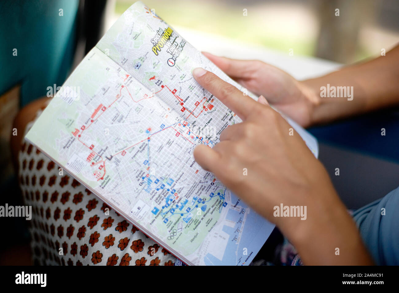Reading a map Stock Photo - Alamy