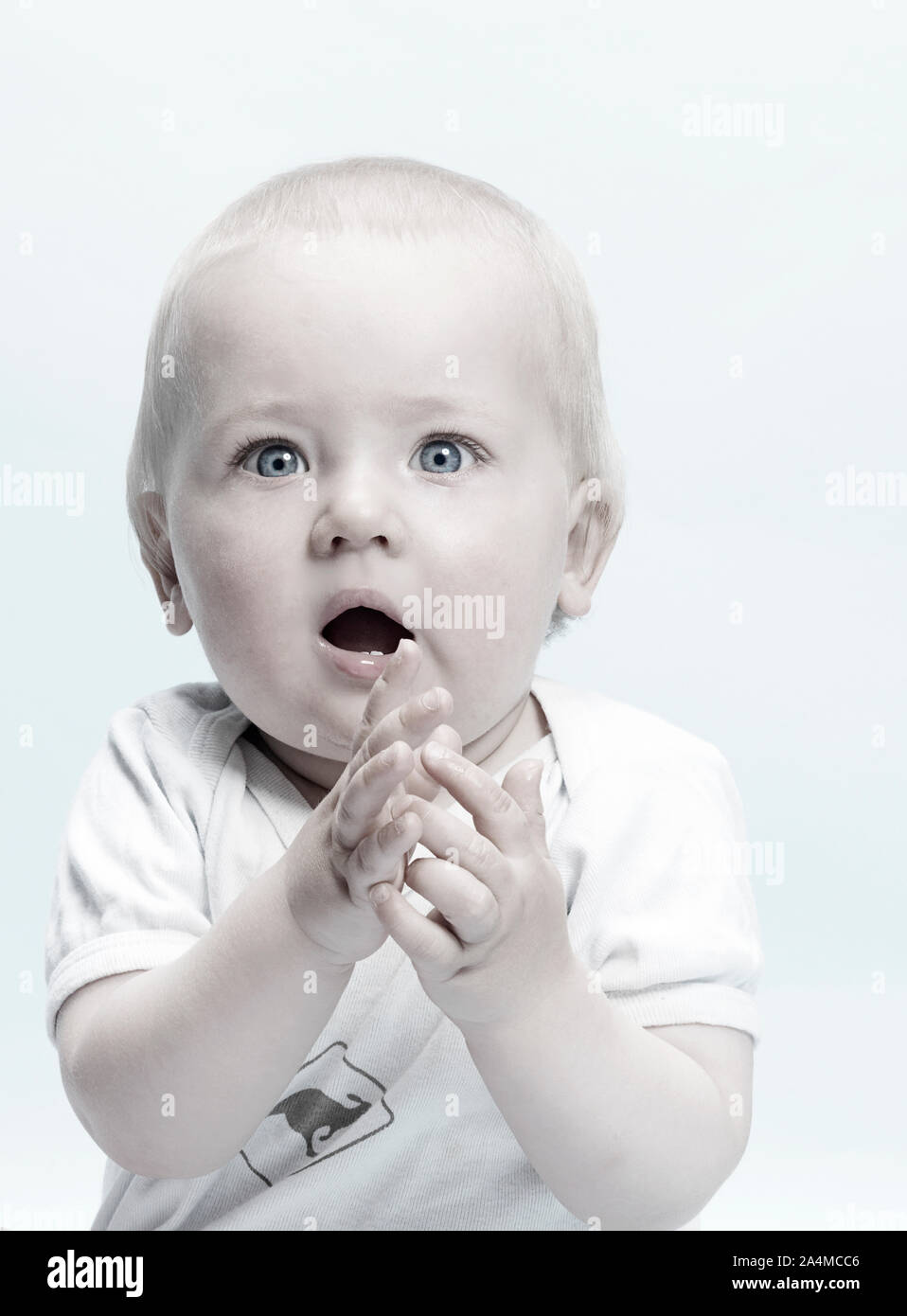 Baby clapping hands Stock Photo - Alamy