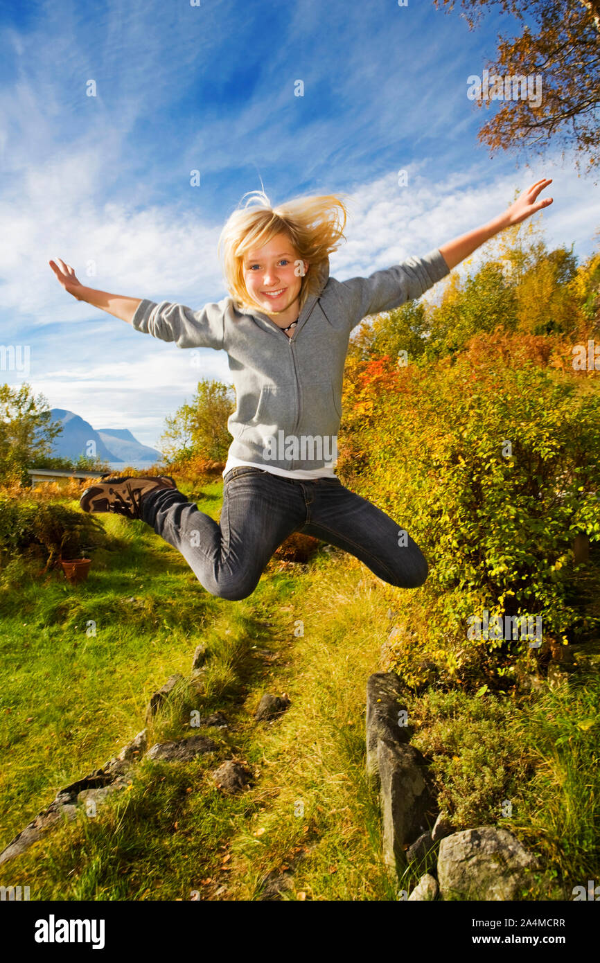 Teens 20 30 years teenagers girl girls hi-res stock photography and ...