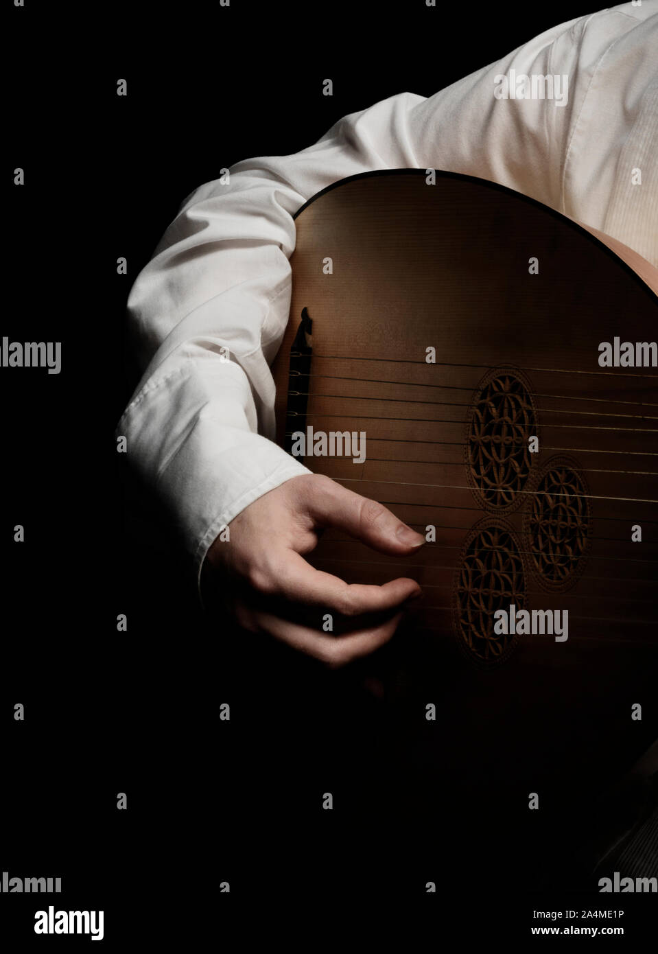 music musikant playing an instrument Man playing guitar Stock Photo - Alamy
