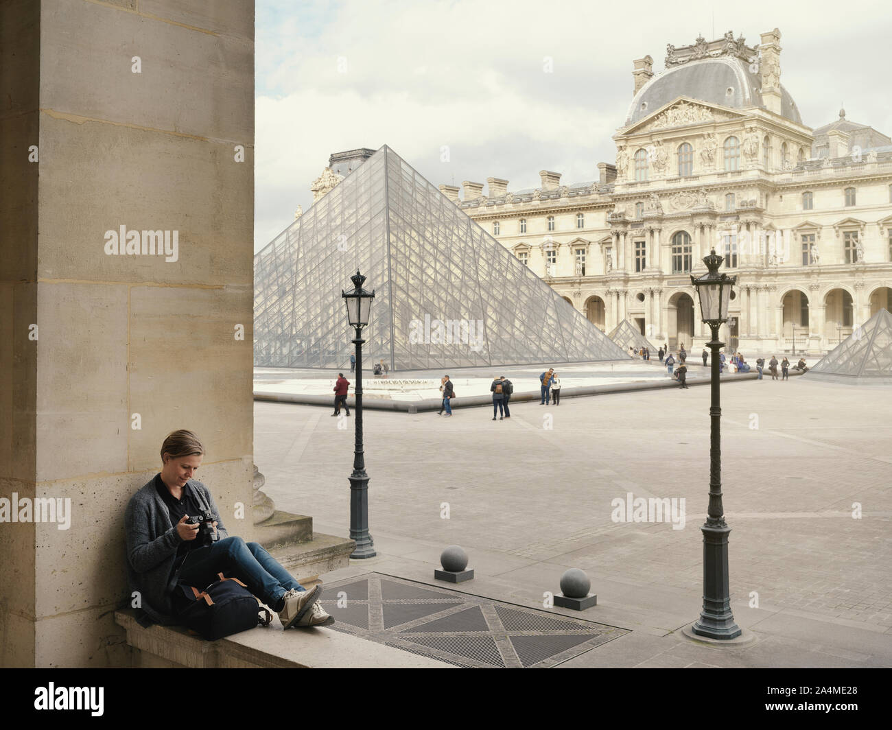 Musee du Louvre and Pyramide du Louvre, Paris, France Stock Photo - Alamy