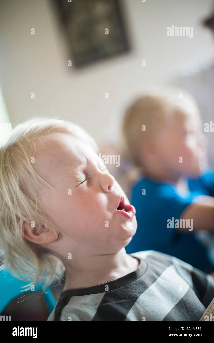 Body language eyes hi-res stock photography and images - Alamy
