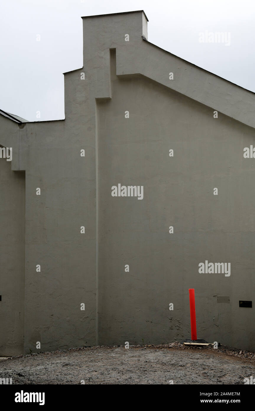 Grey concrete wall. Muddy ground Stock Photo - Alamy