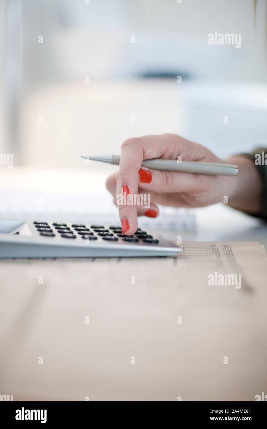 Calculation - woman calculating - accounting Stock Photo - Alamy
