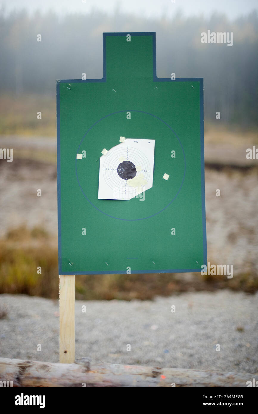 Hitting the mark hi-res stock photography and images - Alamy