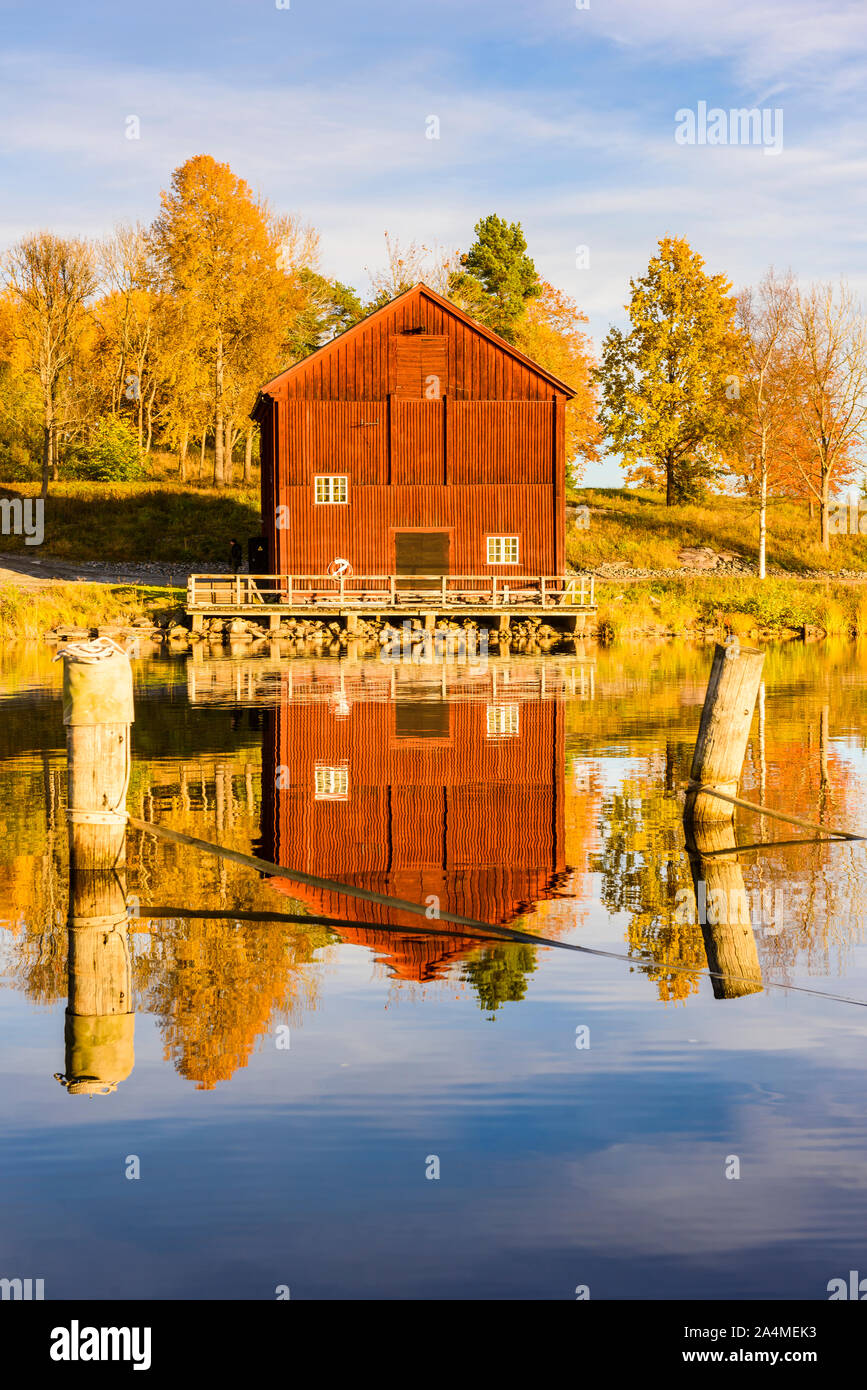 Boat colours hi-res stock photography and images - Alamy
