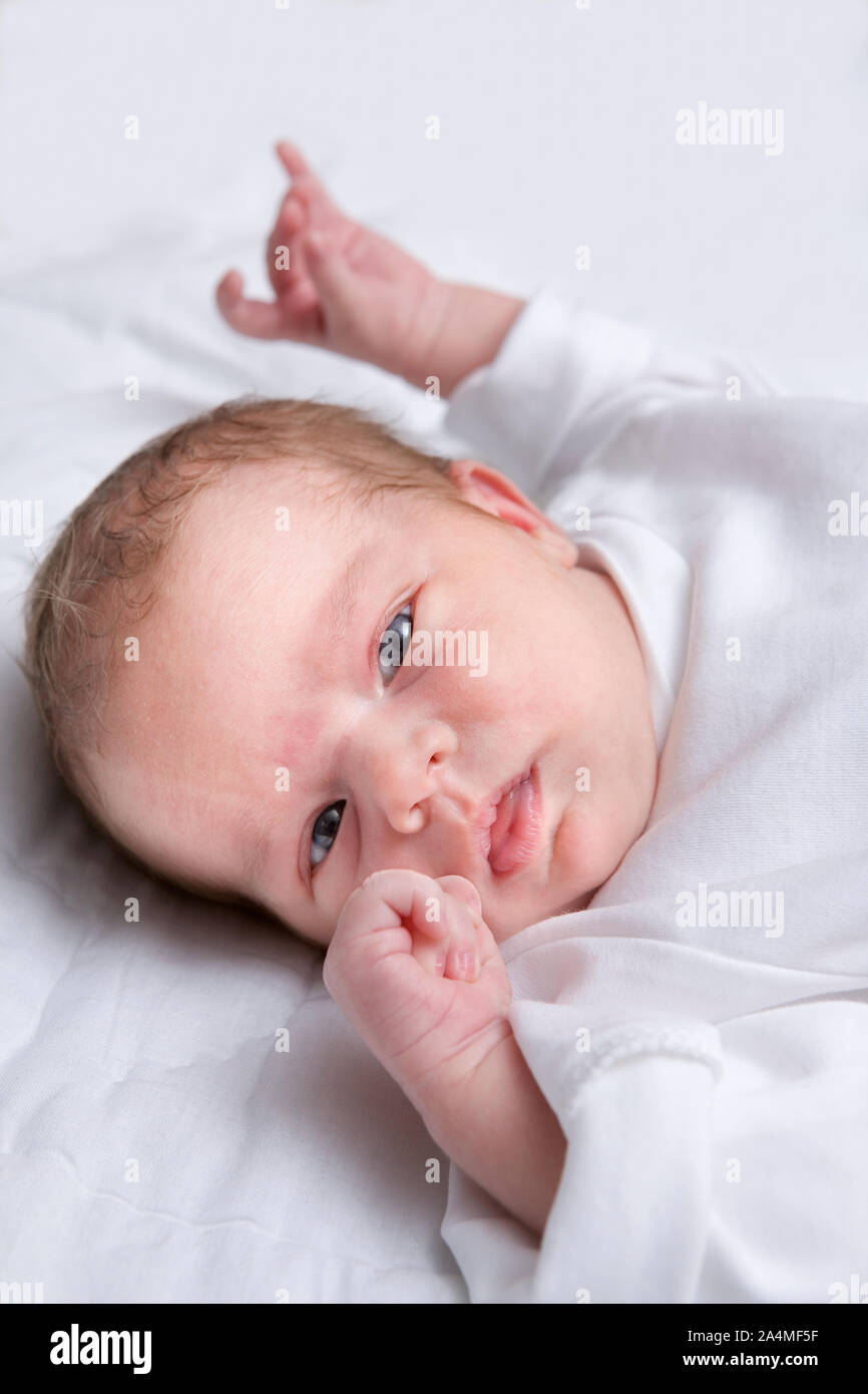 Portrait of newly born baby girl Stock Photo - Alamy