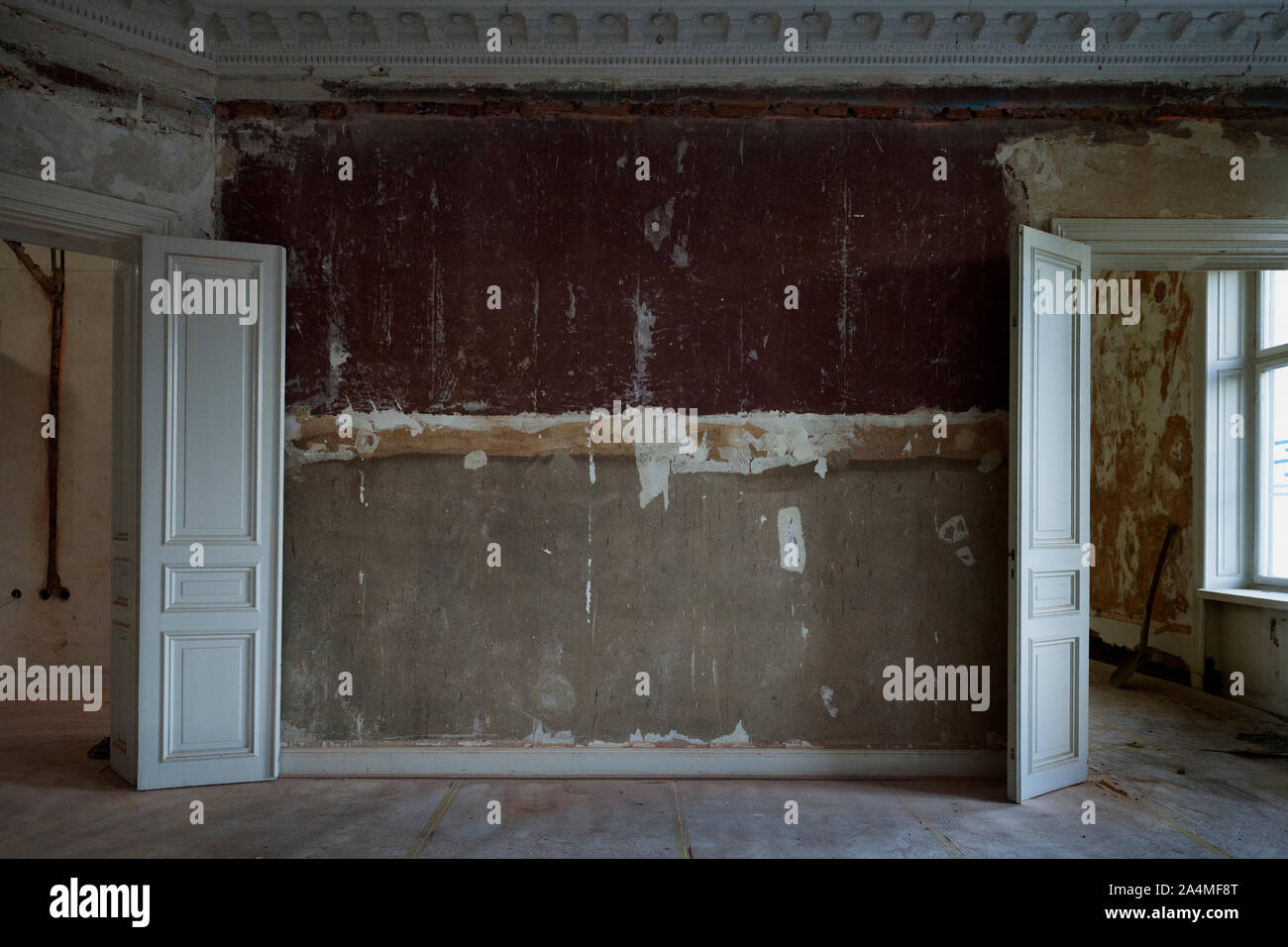 Condemned door hi-res stock photography and images - Alamy