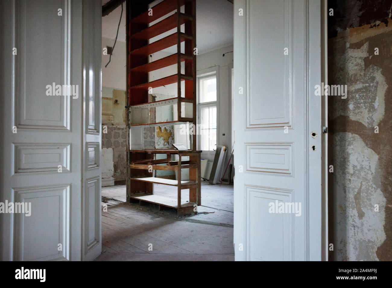 Condemned house hi-res stock photography and images - Alamy