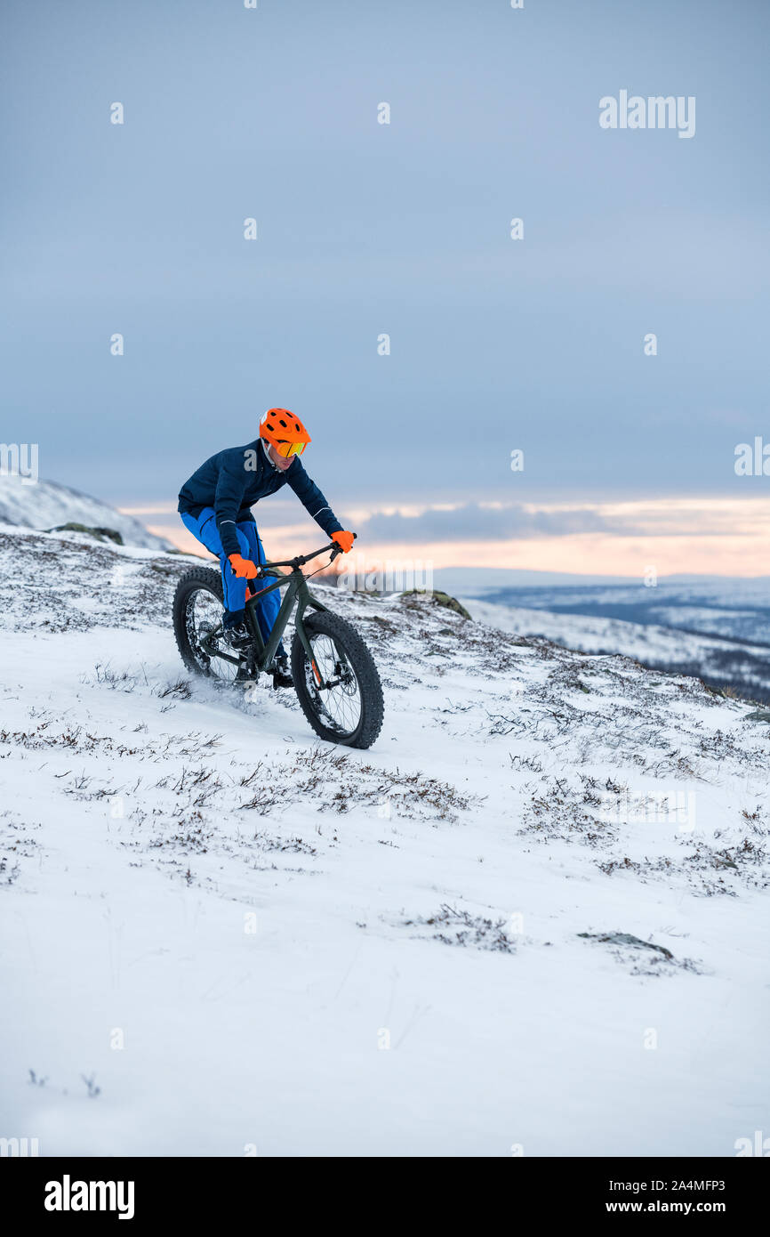 Cycling in the landscape hi-res stock photography and images - Alamy