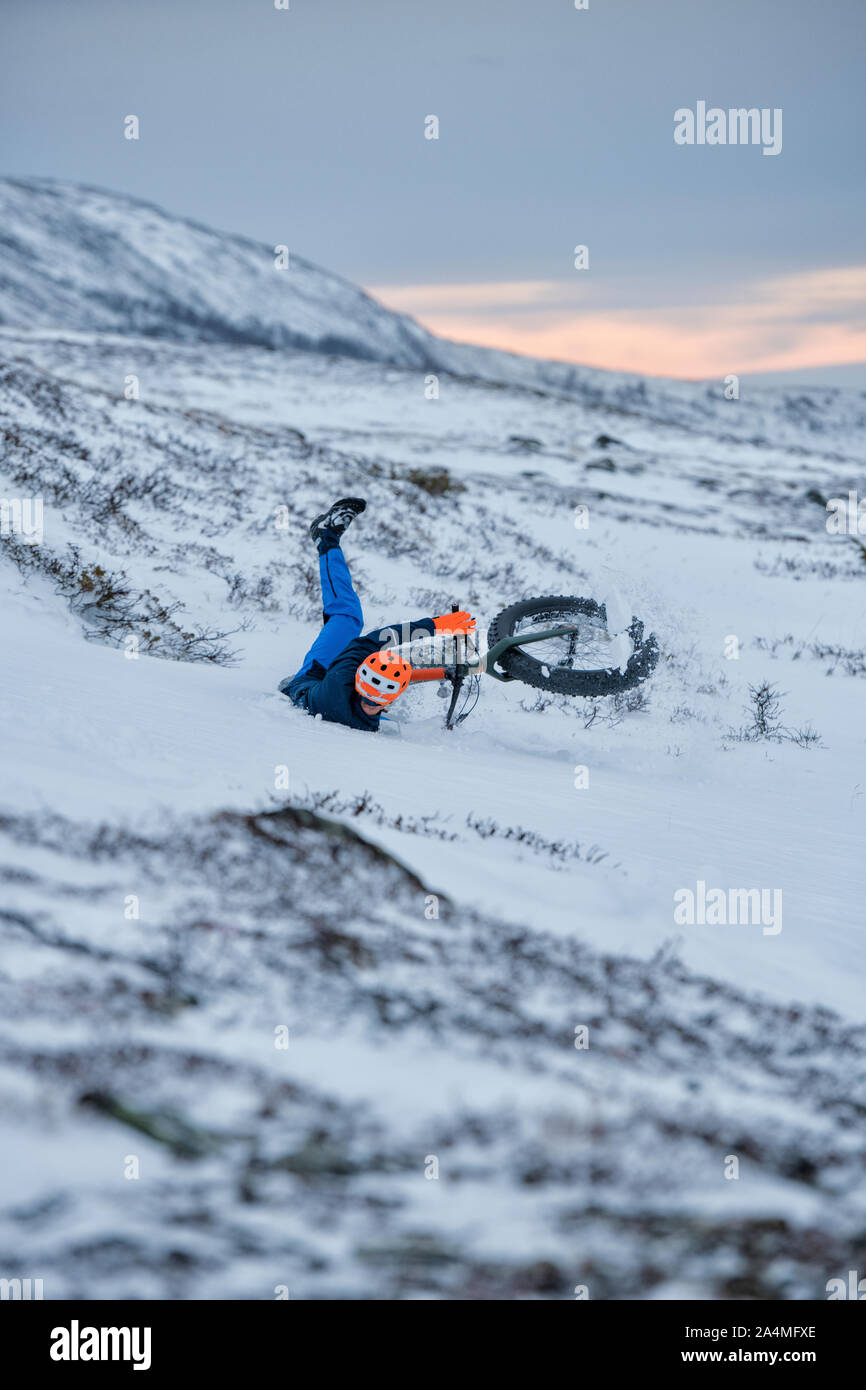 Falling cyclist hi-res stock photography and images - Alamy
