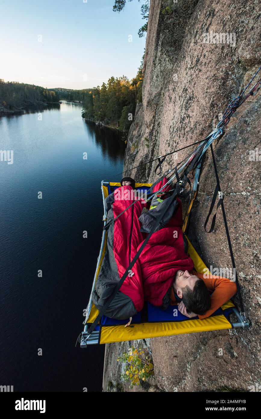 Portaledge hi-res stock photography and images - Alamy