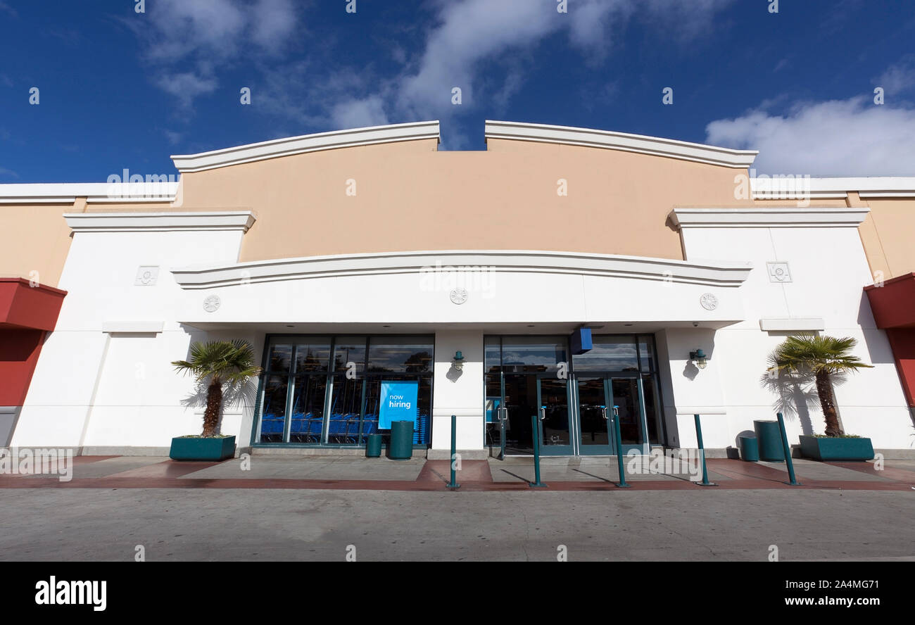 Mall entrance front facade hi-res stock photography and images - Alamy