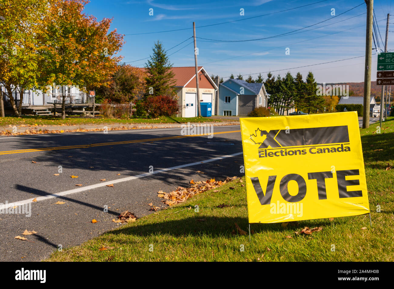 Polling station signage hi-res stock photography and images - Alamy