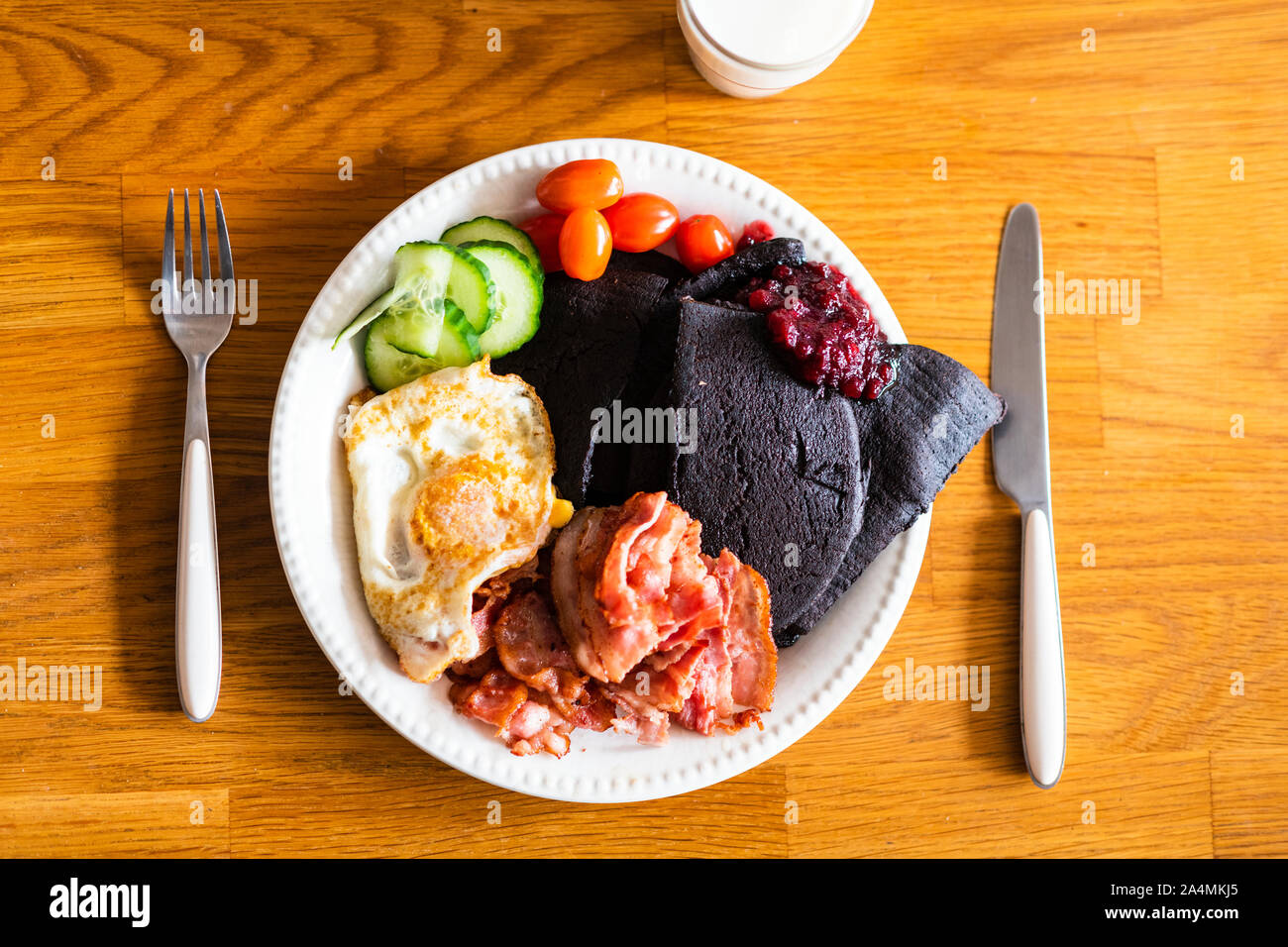 Plate and cutlery no food hi-res stock photography and images - Alamy