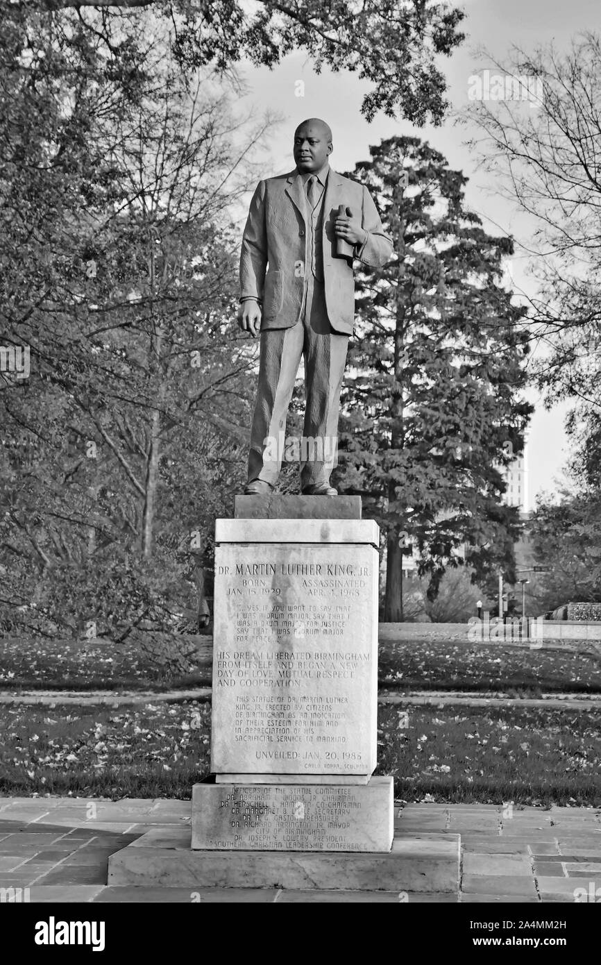 Statue of Dr. Martin Luther King, Jr. Statue in Kelly Ingram Park ...